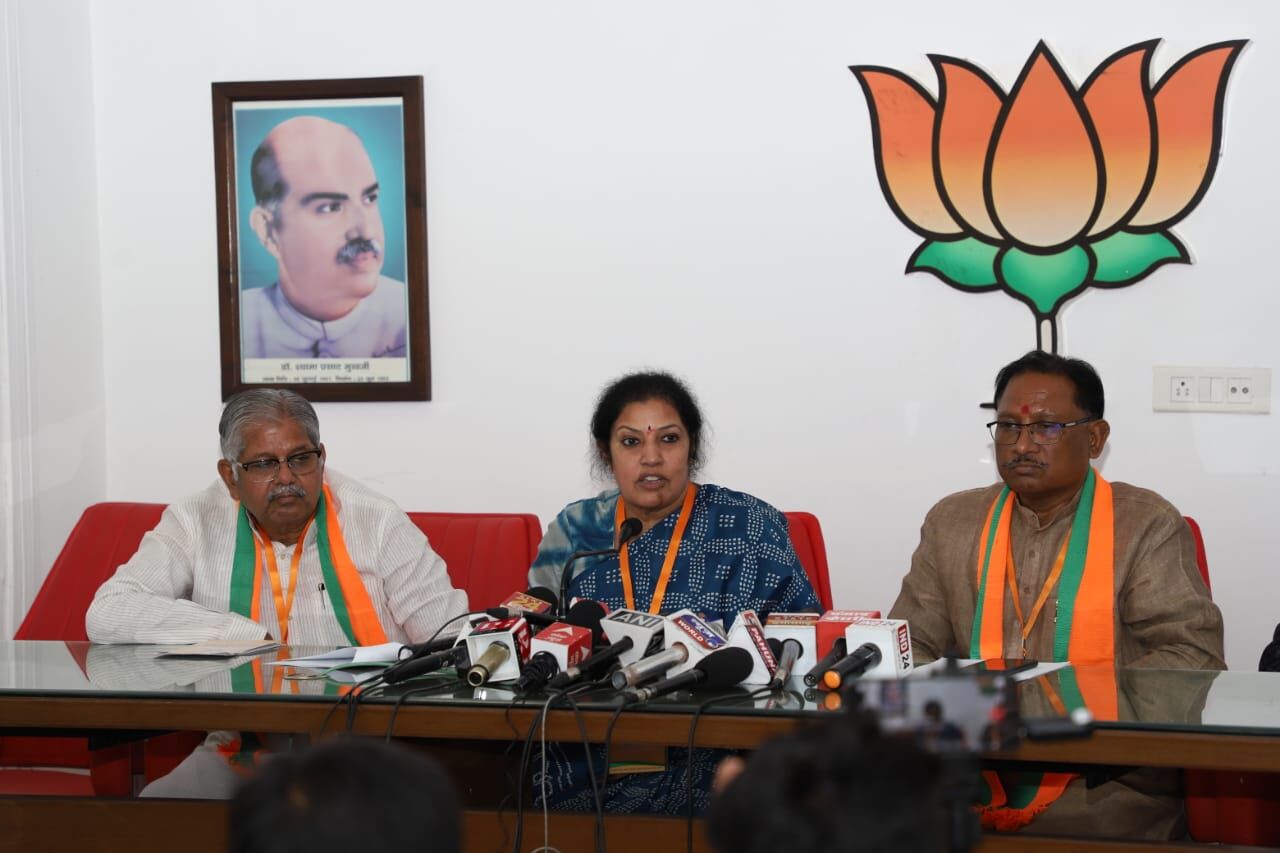 हसदेव अरण्य पर रण: पुरंदेश्वरी का सवाल- राहुल आदिवासियों के साथ फिर ...