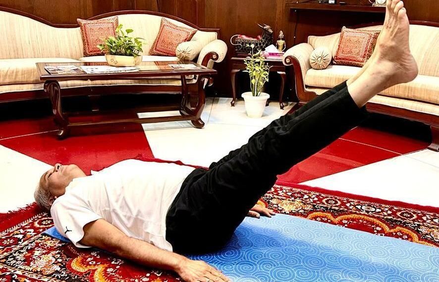 छत्तीसगढ़ भवन में सीएम भूपेश ने किया योग, फोटो में देखिए मुख्यमंत्री की ...