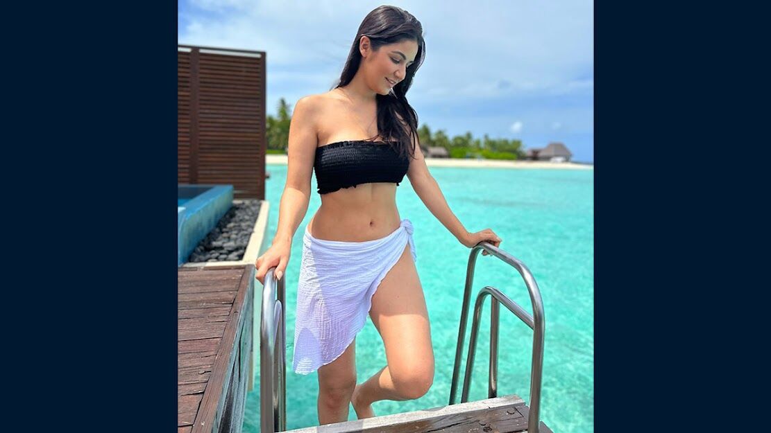 Amy Aela Hot Video: एमी एला ने बिकिनी पहन दिया हॉट पोज़, हॉटनेस ने फैंस को किया मदहोश | Amy Aela ...