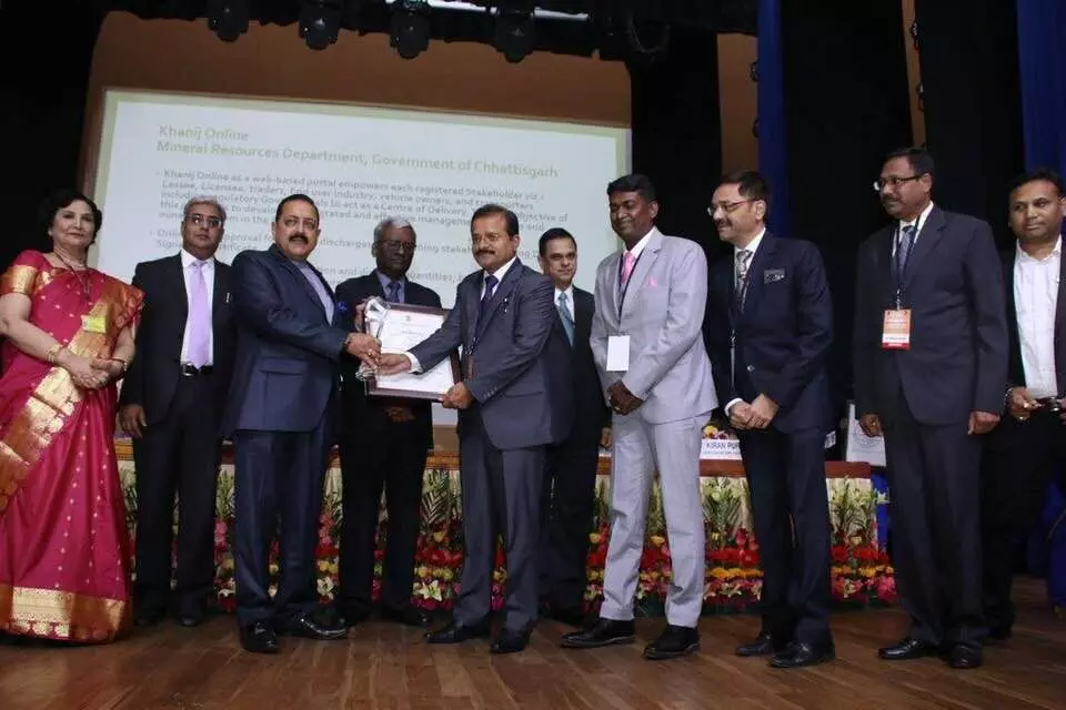 IAS Subodh Kumar Singh Biography in Hindi प्राइमरी स्कूल के शिक्षक का बेटा कराएगा देश की टॉप ...