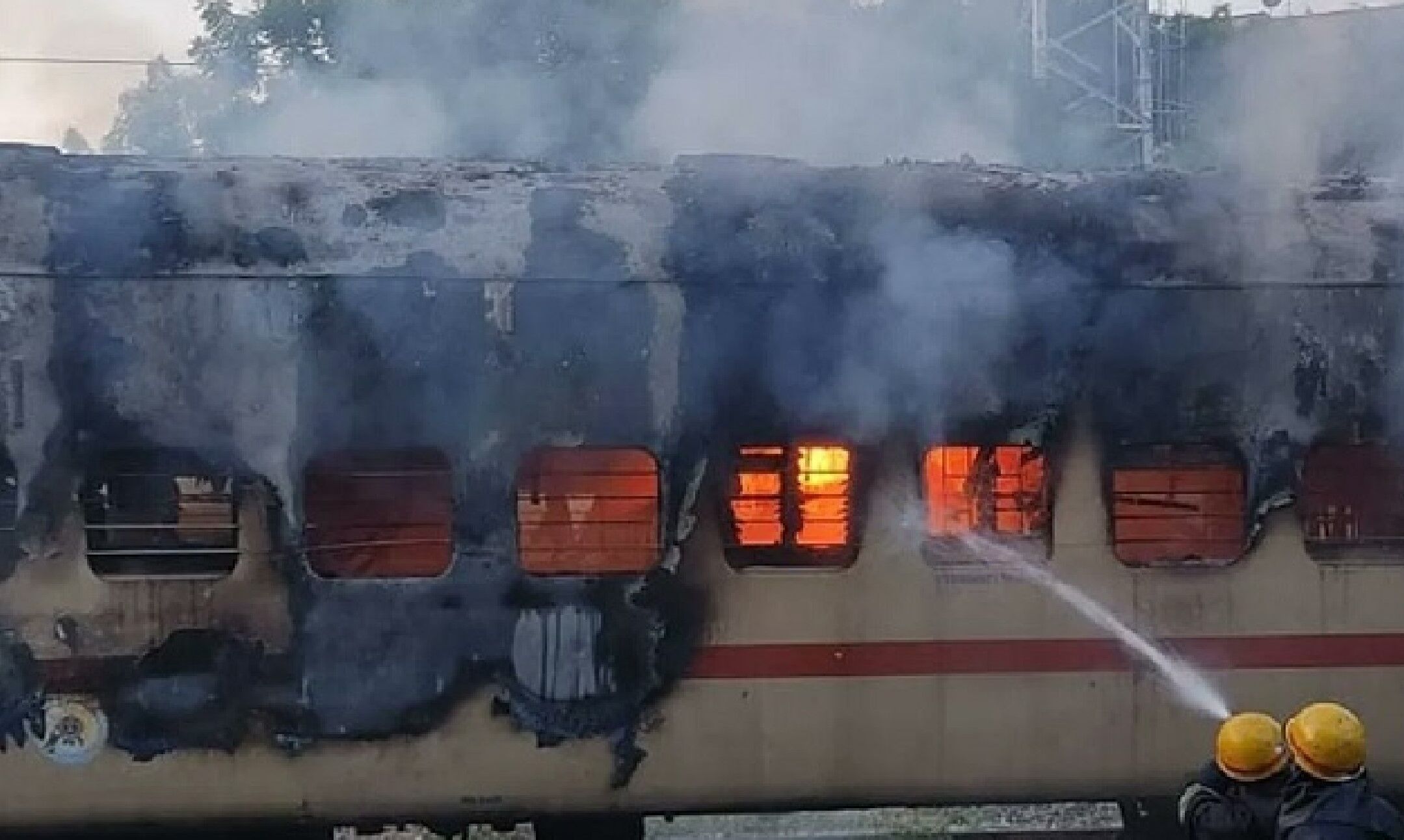 Madurai Train Fire: चाय बनाते समय ट्रेन के टूरिस्ट कोच में फटा सिलेंडर,10 लोगों की मौत, 20 घायल ...