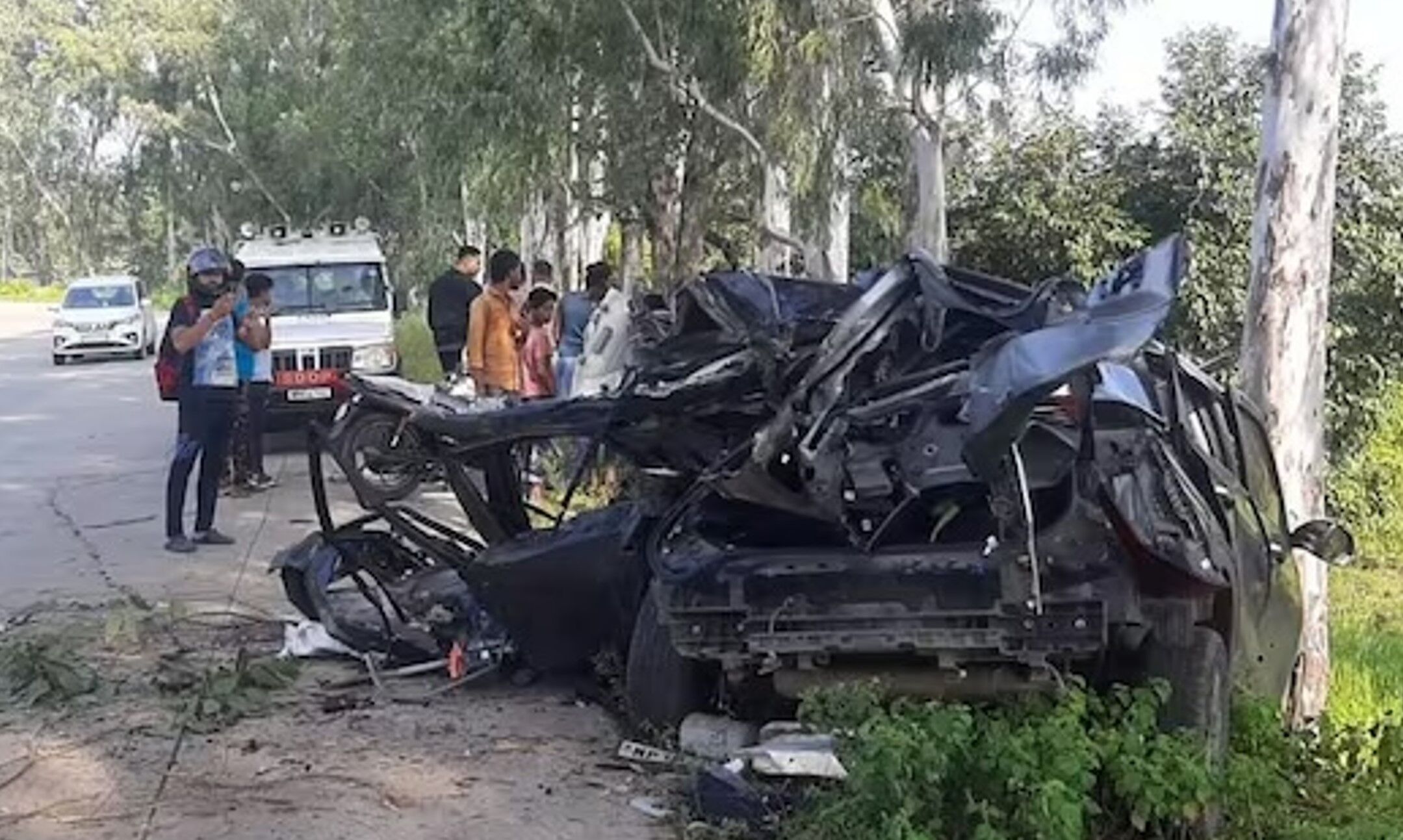 MP News: शहडोल में भीषण सड़क हादसा, पेड़ से टकराई तेज रफ्तार कार, 5 अधिकारियों की मौके पर मौत ...