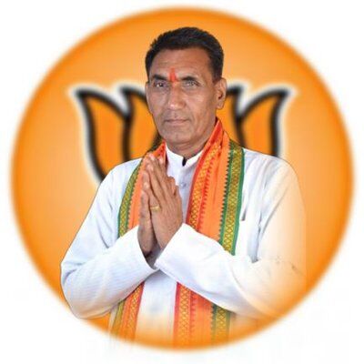 Narayan Singh Panwar Biography: ब्वायरा से बीजेपी ने नारायण सिंह पवार ...