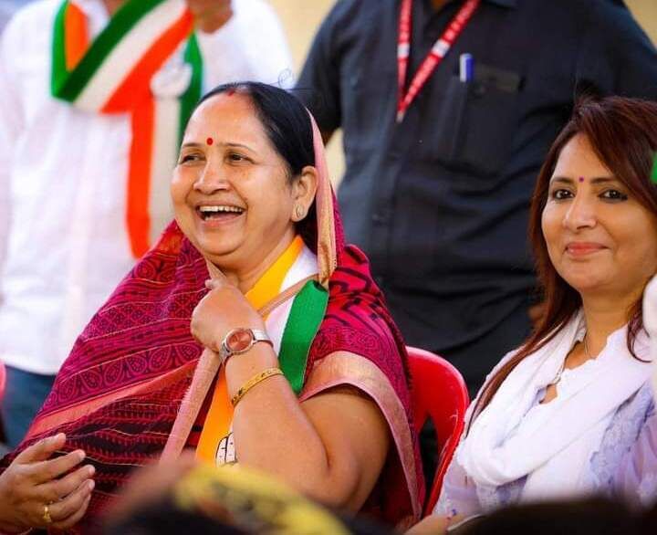 Jhuma Solanki Biography: कौन हैं भीकनगांव से कांग्रेस उम्मीदवार झूमा ...