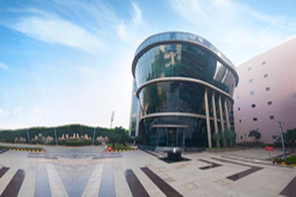 स्पेज टावर्स बिल्डरों के खिलाफ बढ़ते जा रहे आरोप, पीड़ित लगा रहे न्याय ...