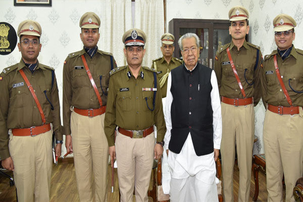 CG News: राज्यपाल से भारतीय पुलिस सेवा के परिवीक्षाधीन अफसरों ने की मुलाकात | CG News ...