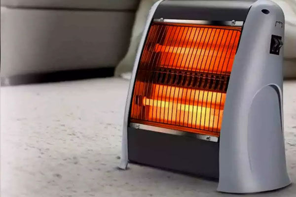 रूम हीटर से जलकर पिता और मासूम बच्ची की मौत, पत्नी घायल... | Father and ...