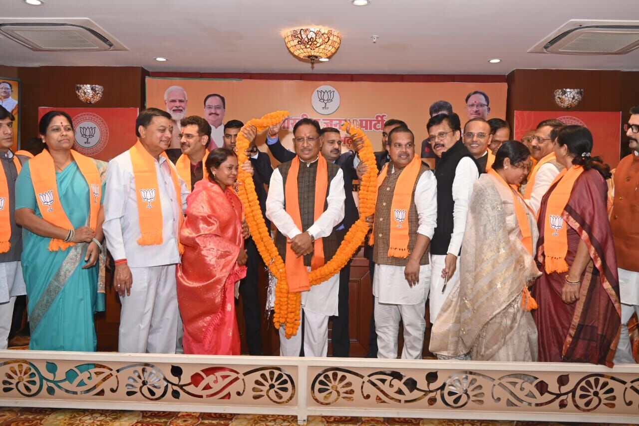 CG BJP Meeting: CG BJP की बड़ी बैठक: सीएम के साथ नए-पुराने प्रदेश अध्‍यक्ष की मौजूदगी में चल रही ...