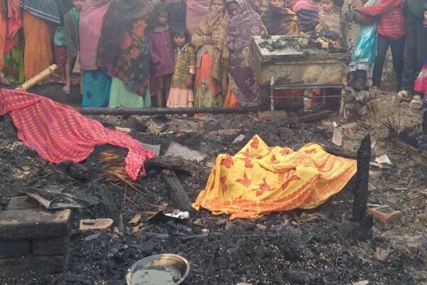 Bihar News: शॉर्ट सर्किट से घर में लगी आग, जिंदा जला पूरा परिवार, प्रेग्नेंट महिला समेत 4 की मौत ...