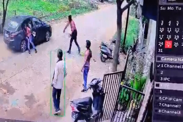 CG News: महिला टीआई और उसके डॉक्टर भाई की गुंडागर्दी: युवक की बेदम पिटाई, उल्टे रिपोर्ट भी दर्ज़ ...