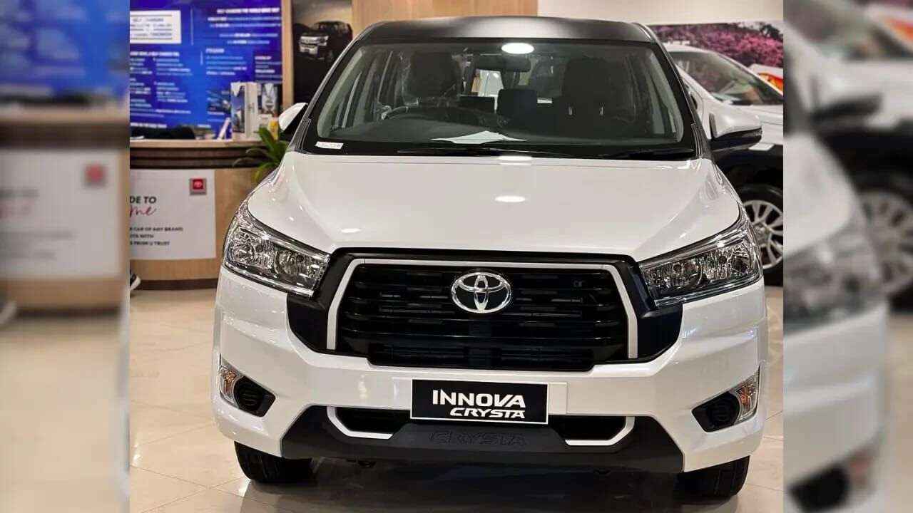 Toyota Innova Crysta GX+ Variant: टोयोटा इनोवा क्रिस्टा GX+ वेरिएंट 14 ...
