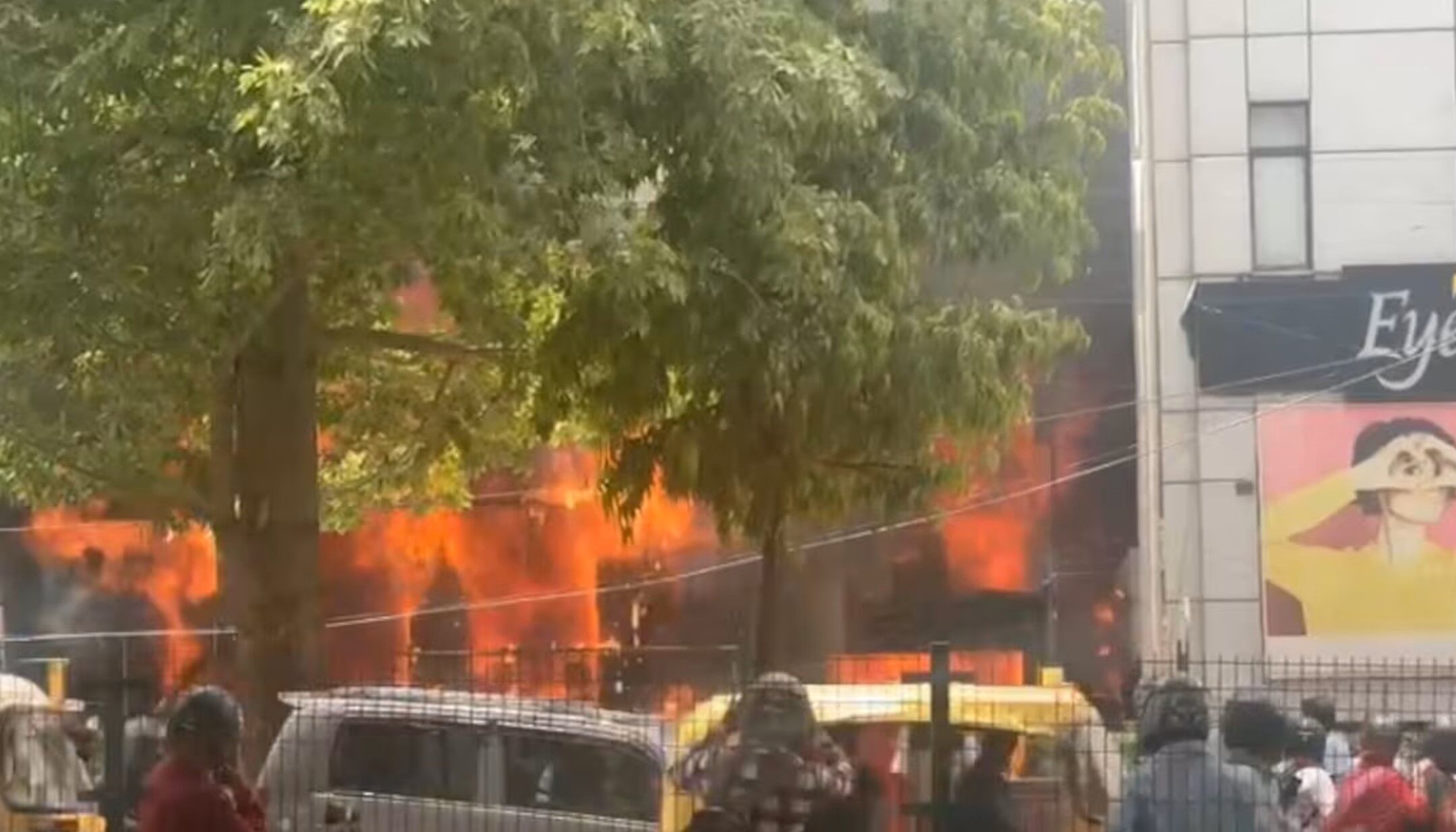 Delhi Hospital Fire: दिल्ली के लाजपत नगर में आई-7 हॉस्पिटल में लगी भीषण ...