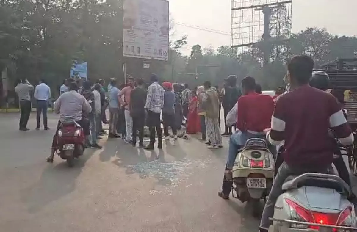 Raipur News: तेज रफ़्तार कार ने ई-रिक्शा को मारी टक्कर, अनियंत्रित होकर पैदल चल रही महिला पर ...