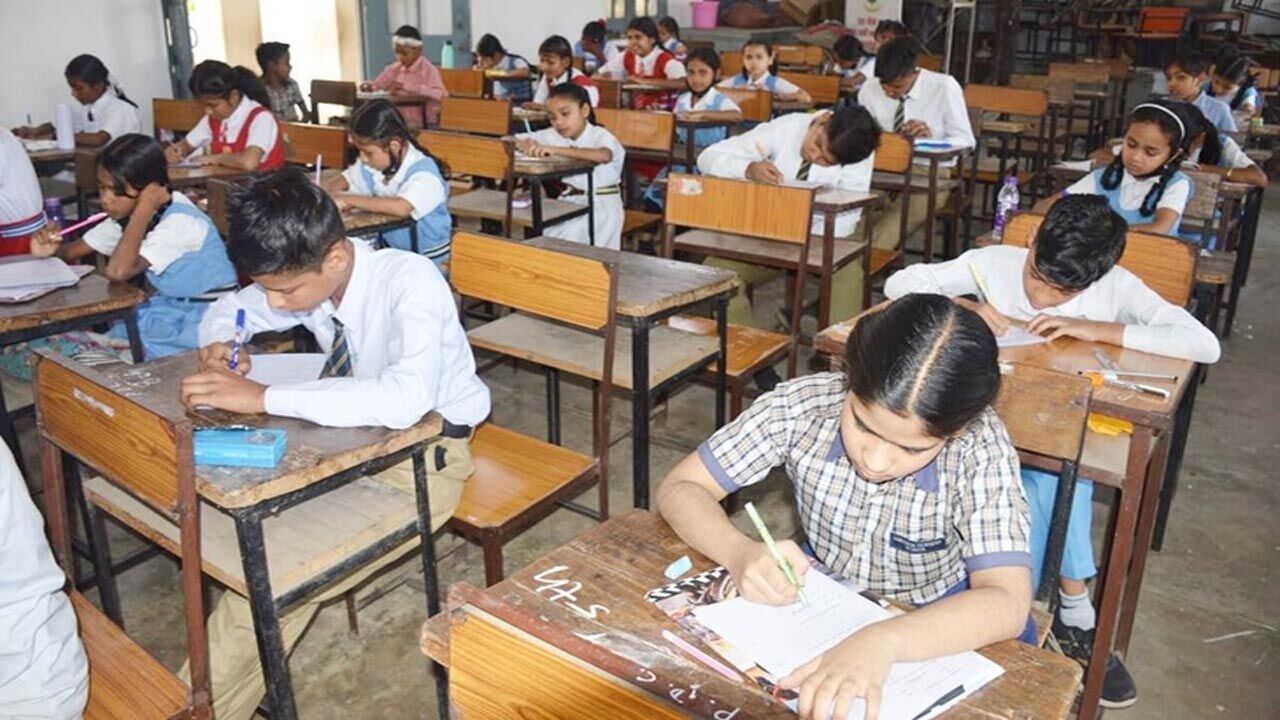 MP Board Exam: बोर्ड परीक्षा में फेल और अनुपस्थित छात्रों को दूसरा मौका, जून से फिर से दे सकेंगे ...