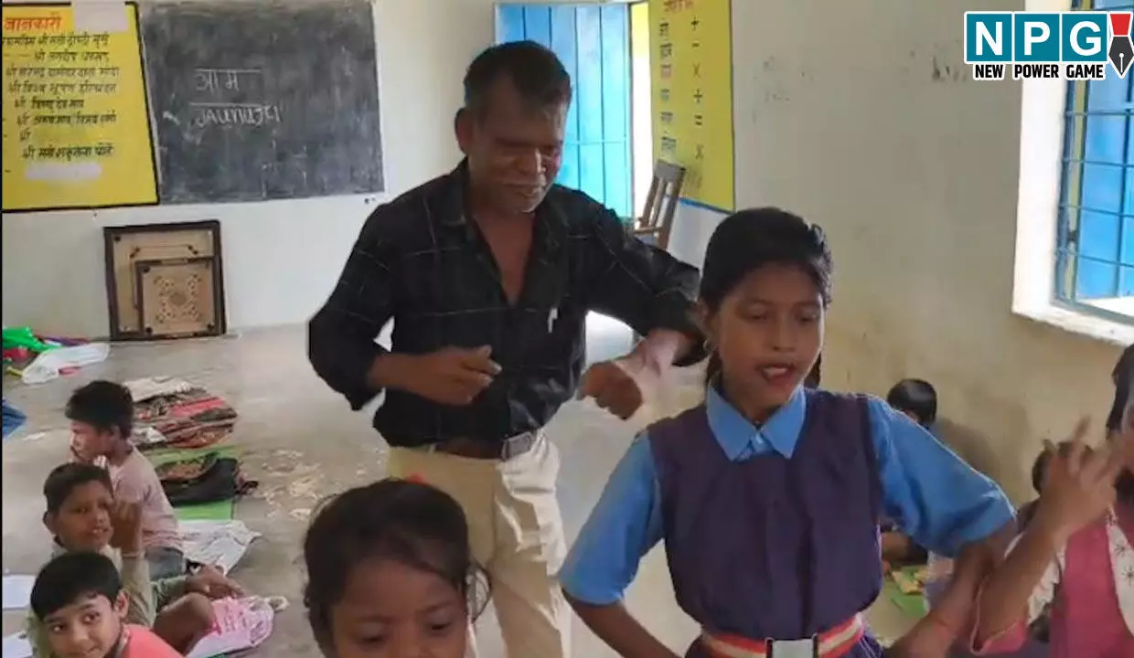 CG Teacher News : शराबी शिक्षक का वीडियो वायरल, नशे में धुत्त होकर कर रहे थे डांस, BEO बोले-उचित ...