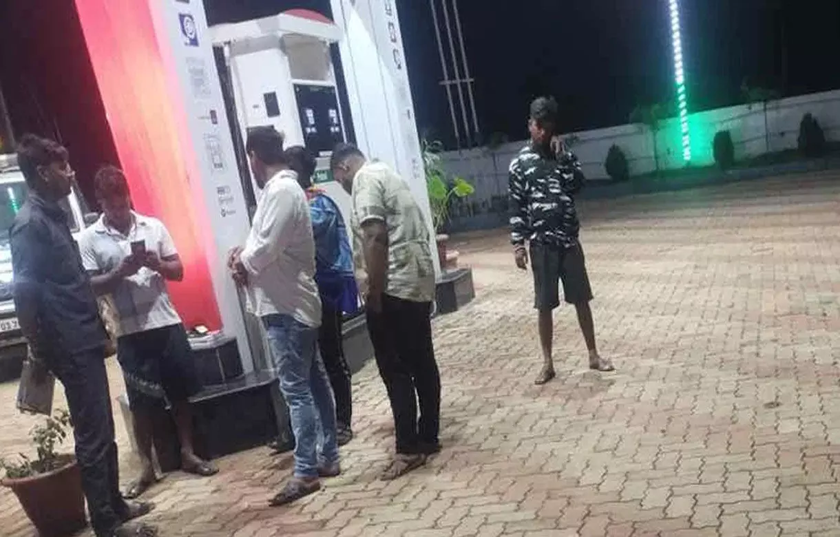 CG Raipur Crime: पेट्रोल पंप के मैनेजर को मार डाला, देर रात 2 बदमाश पेट्रोल डलवाने आये और करने ...