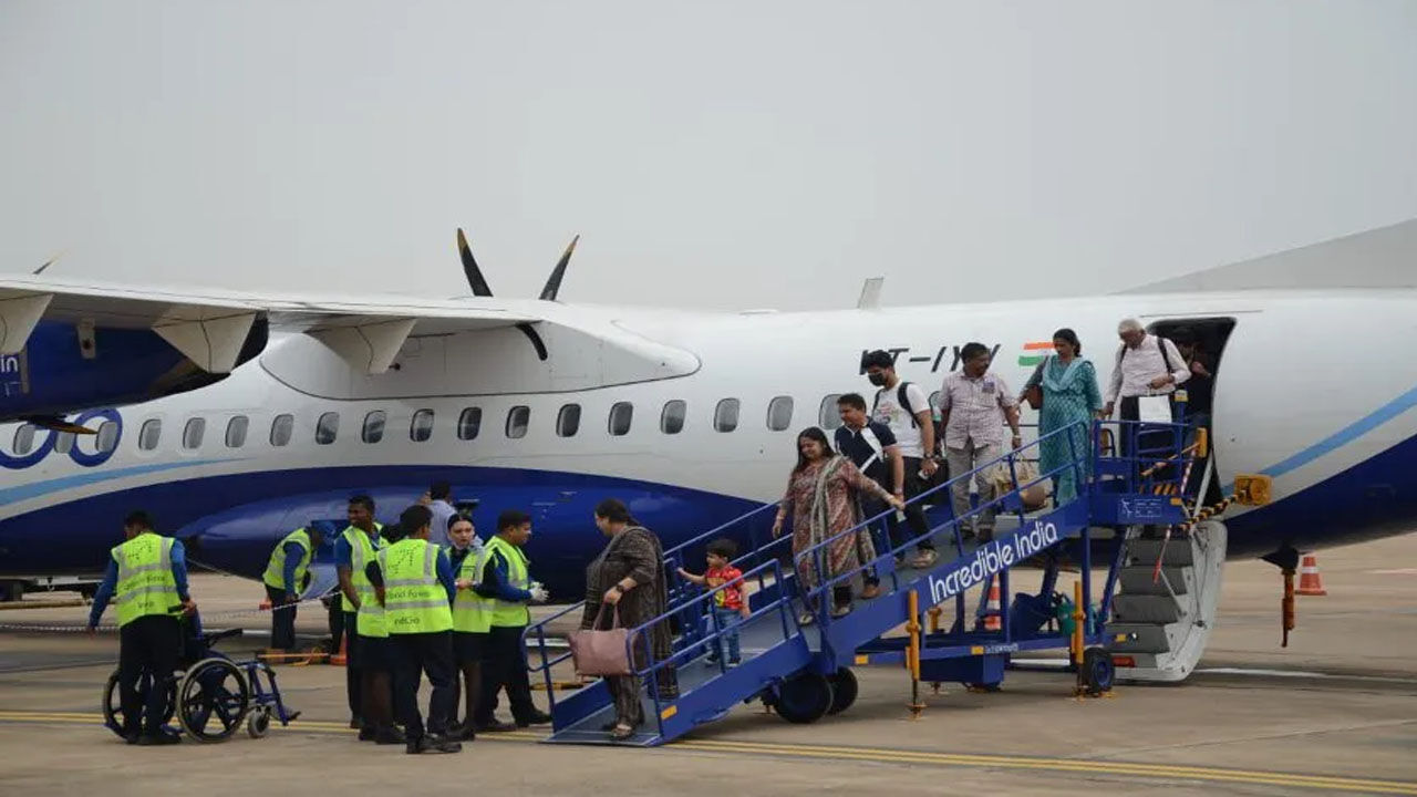 CG News: बस्तर एयरपोर्ट से अब तक तीन लाख यात्रियों ने भरी उड़ान, बड़े शहरों से सीधे जुड़ा बस्तर ...