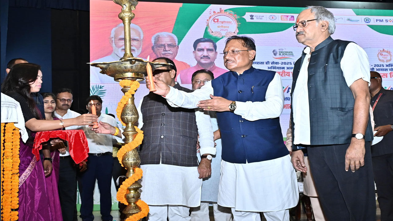 CG News: CM विष्णुदेव नगरीय प्रशासन विभाग के स्वच्छता, आवास और लोक कल्याण उत्सव में हुए शामिल ...