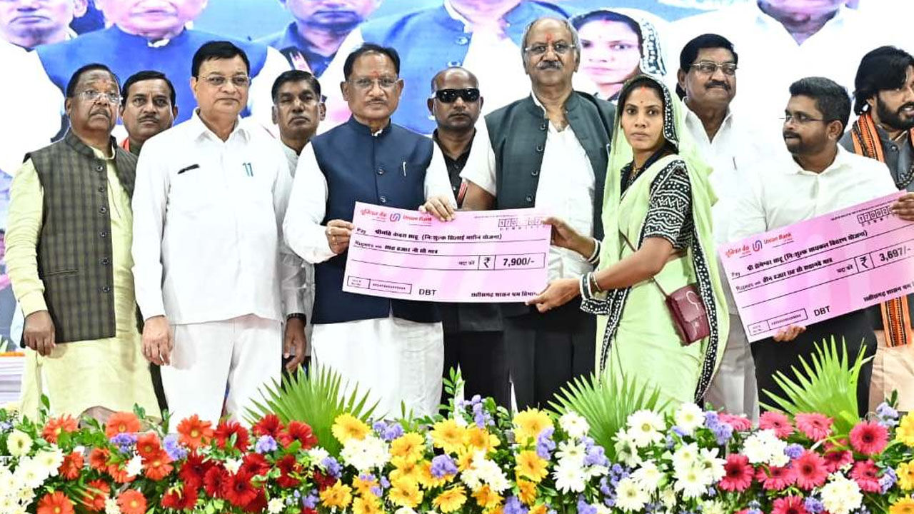 CG News: CM विष्णुदेव ने विश्वकर्मा जयंती पर दी श्रमवीरों को बड़ी सौगात, दीदी ई-रिक्शा योजना की ...