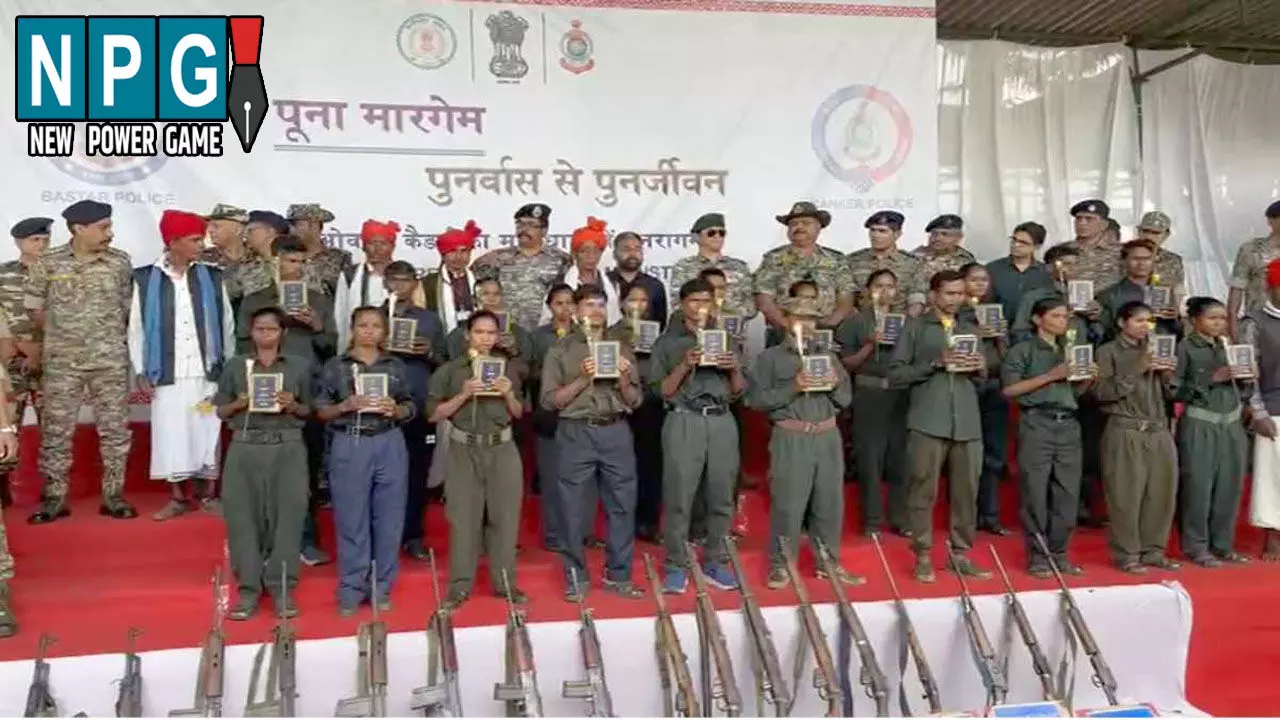 CG Naxalite Surrender News: 21 नक्सलियों ने हथियार के साथ किया आत्मसमर्पण: रेड कारपेट बिछाकर ...