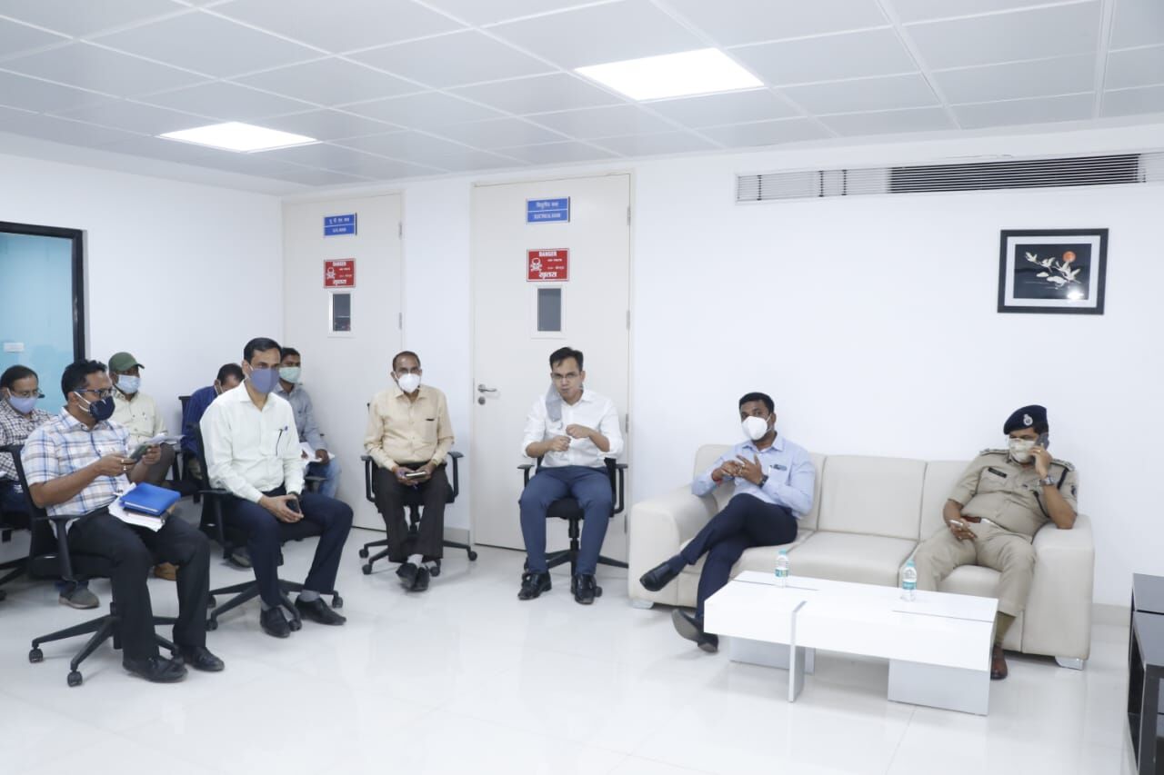 कलेक्टर और SSP ने ली अधिकारियों की बैठक, नियमानुसार शत प्रतिशत टीकाकरण ...